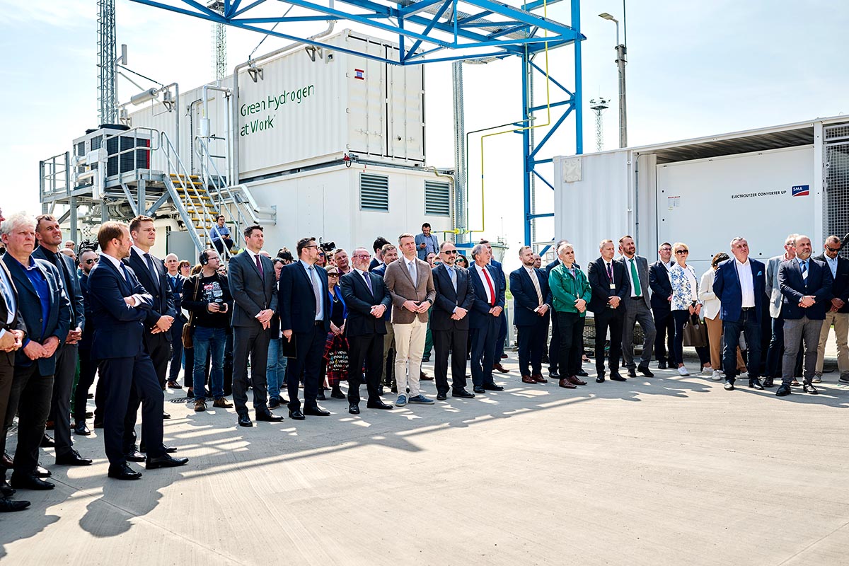 Hungary Unveils Largest Green Hydrogen Refinery - The Region